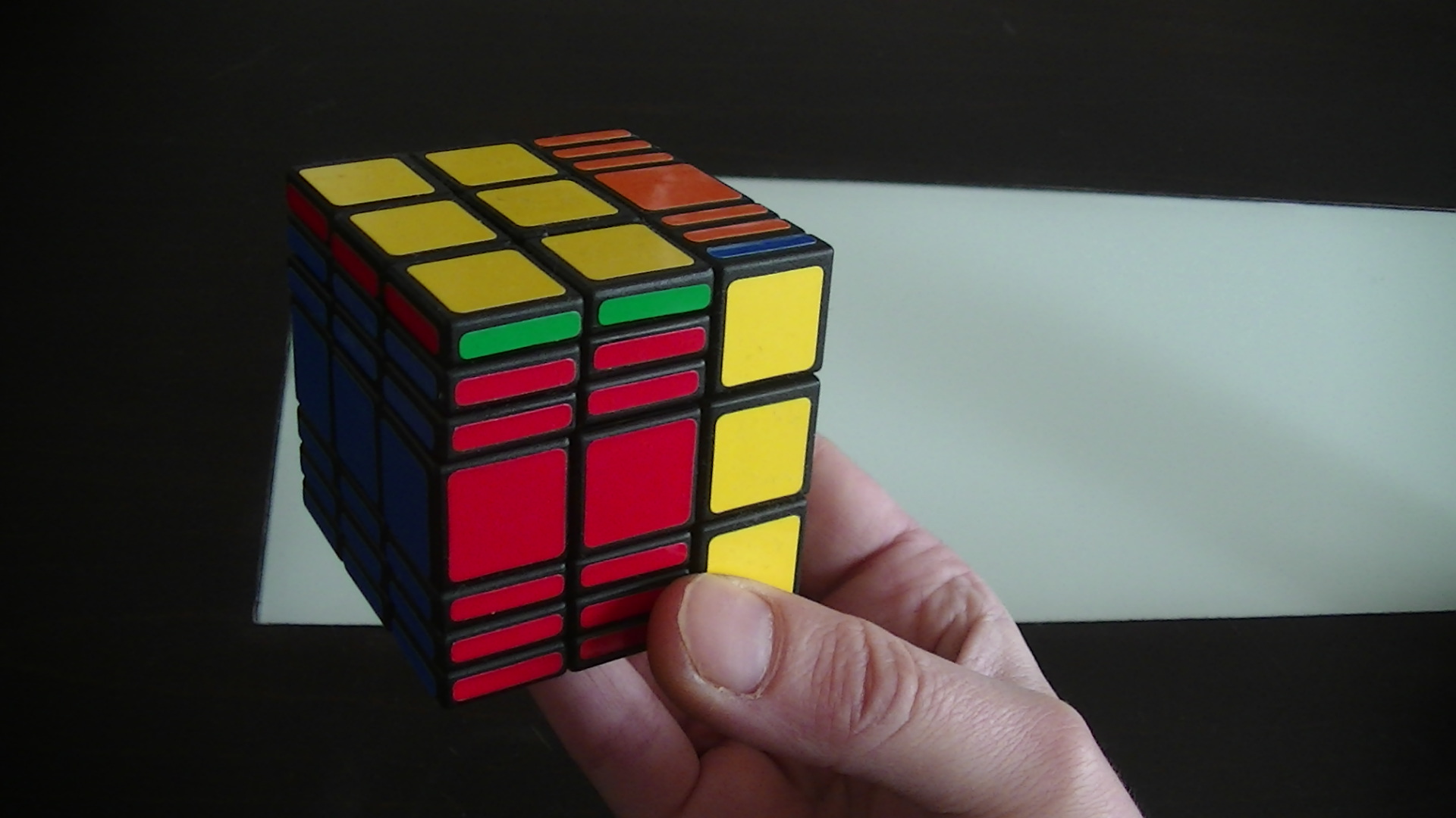 Skieur cubb - tutoriels de résolution sur les Rubik's cubes et dérivés