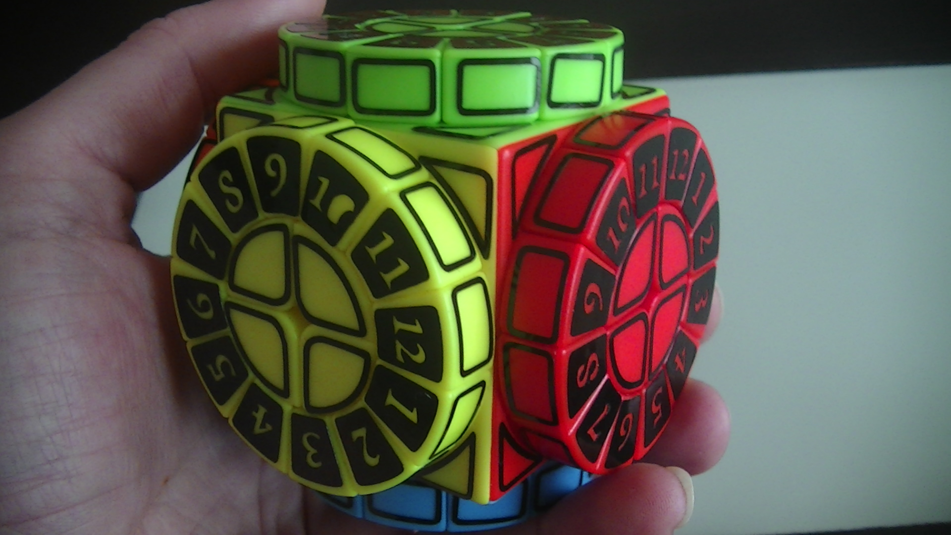 Skieur cubb - tutoriels de résolution sur les Rubik's cubes et dérivés